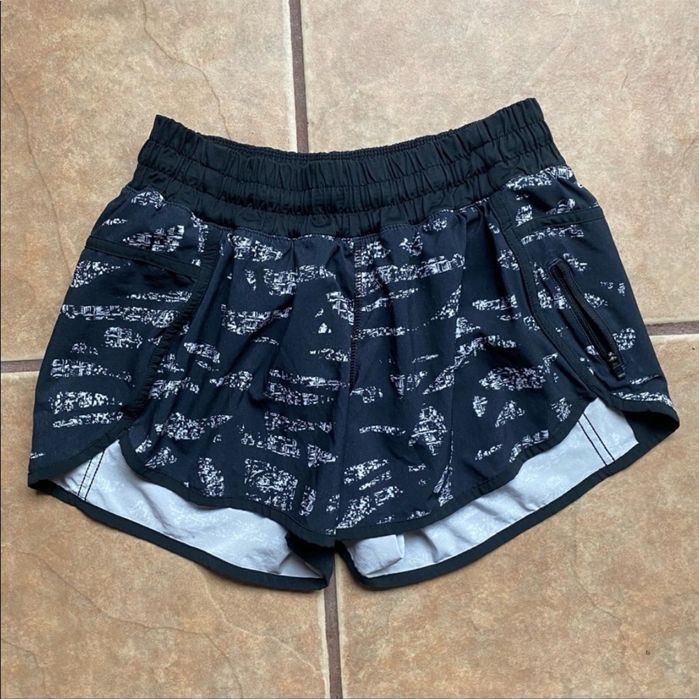 Lululemon Tracker Black & White Shorts - Gem